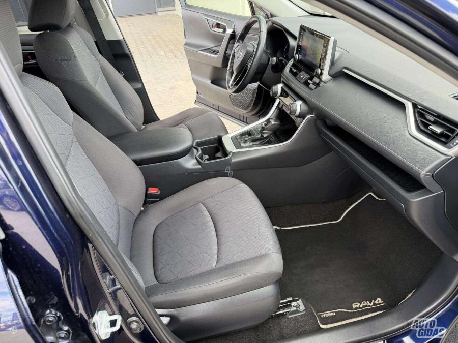 Blue Toyota RAV4 2020 in Vilnius, with an engine capacity of 2.50 L and mileage of 65 thousand km for 27950 €, photo 34 on AUTOMOTO.COM.LV