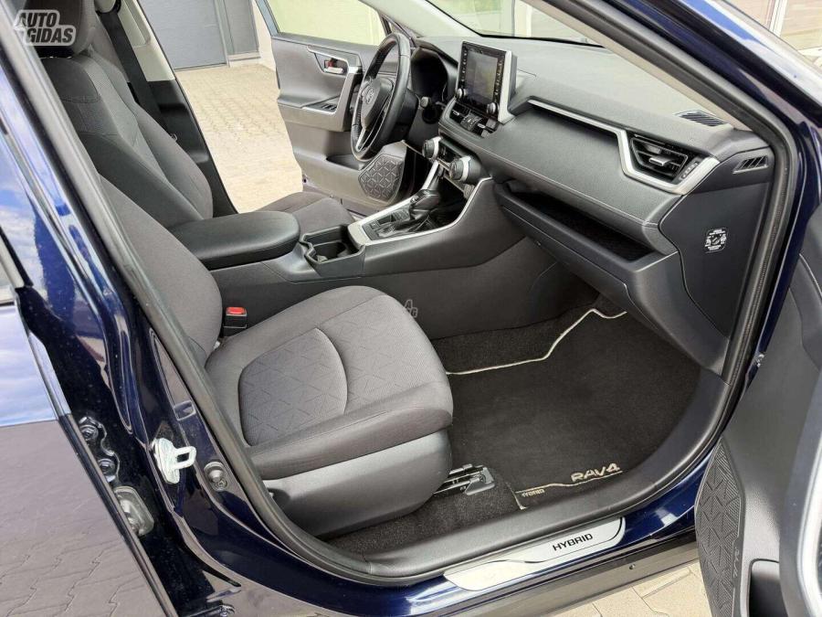 Blue Toyota RAV4 2020 in Vilnius, with an engine capacity of 2.50 L and mileage of 65 thousand km for 27950 €, photo 37 on AUTOMOTO.COM.LV