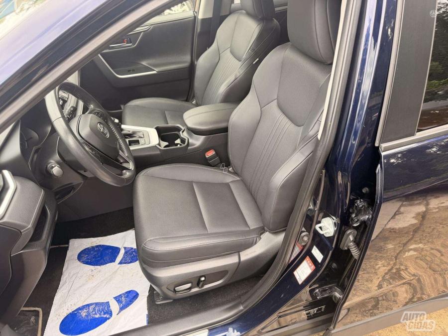 Blue Toyota RAV4 2020 in Vilnius, with an engine capacity of 2.50 L and mileage of 65 thousand km for 28500 €, photo 29 on AUTOMOTO.COM.LV