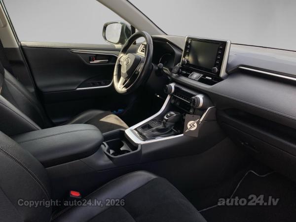 Zils Toyota RAV4 2020 Tallina, ar dzinēja tilpumu 2.50 L un nobraukumu 128 tūkst. km par 26000 €, foto 7 vietnē AUTOMOTO.COM.LV