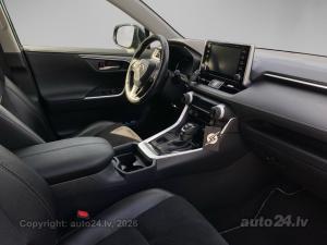 Blue Toyota RAV4 2020 in Tallinn, with an engine capacity of 2.50 L and mileage of 128 thousand km for 26000 €, photo 8 on AUTOMOTO.COM.LV