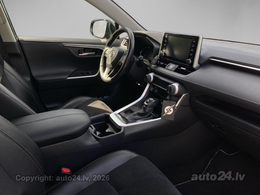 Blue Toyota RAV4 2020 in Tallinn, with an engine capacity of 2.50 L and mileage of 128 thousand km for 26000 €, photo 8 on AUTOMOTO.COM.LV
