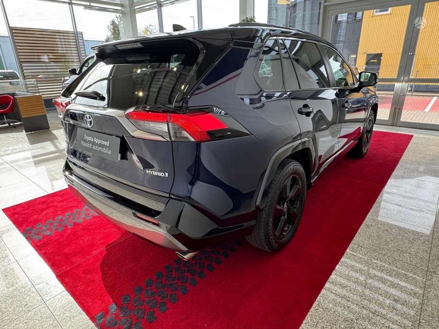 Blue Toyota RAV4 2020 in Siauliai, with an engine capacity of 2.49 L and mileage of 88 thousand km for 30900 €, photo 7 on AUTOMOTO.COM.LV