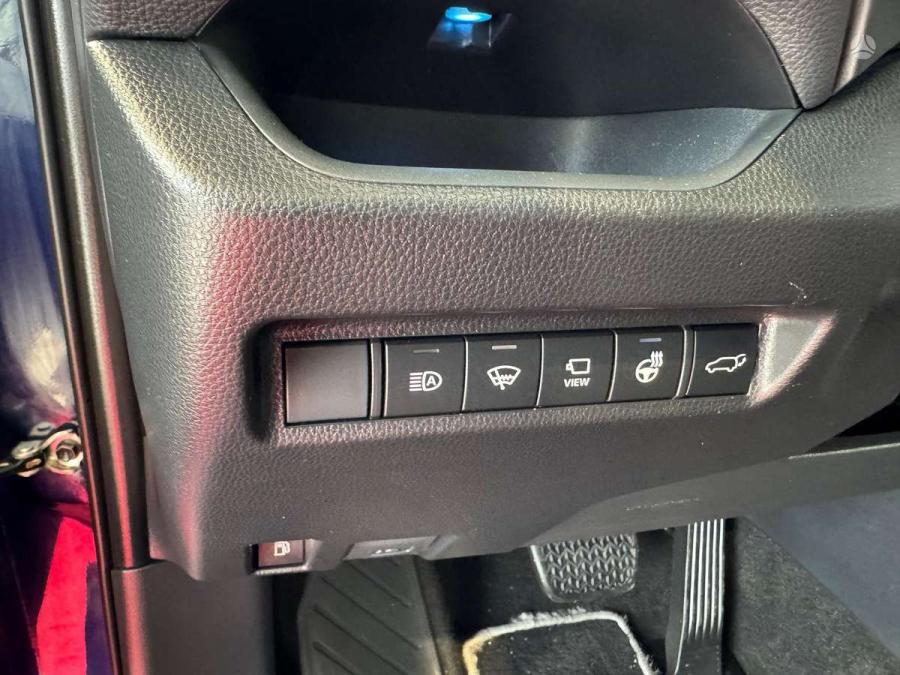 Blue Toyota RAV4 2020 in Siauliai, with an engine capacity of 2.49 L and mileage of 88 thousand km for 30900 €, photo 12 on AUTOMOTO.COM.LV