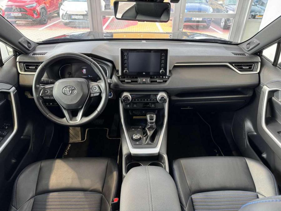 Blue Toyota RAV4 2020 in Siauliai, with an engine capacity of 2.49 L and mileage of 88 thousand km for 30900 €, photo 13 on AUTOMOTO.COM.LV