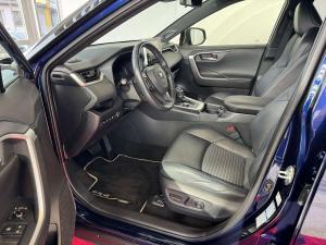 Blue Toyota RAV4 2020 in Siauliai, with an engine capacity of 2.49 L and mileage of 88 thousand km for 30900 €, photo 15 on AUTOMOTO.COM.LV