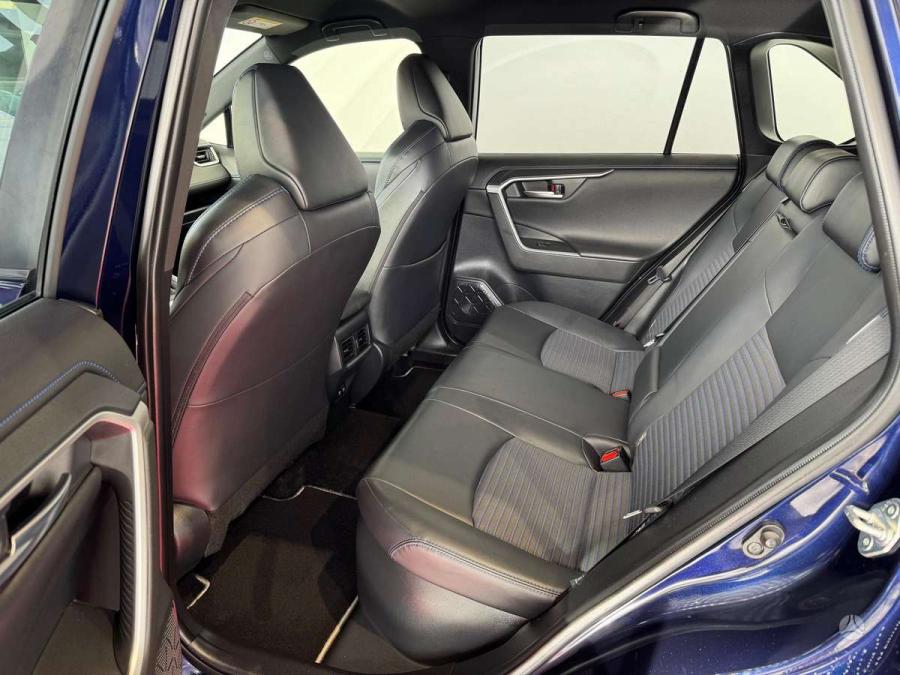 Blue Toyota RAV4 2020 in Siauliai, with an engine capacity of 2.49 L and mileage of 88 thousand km for 30900 €, photo 19 on AUTOMOTO.COM.LV