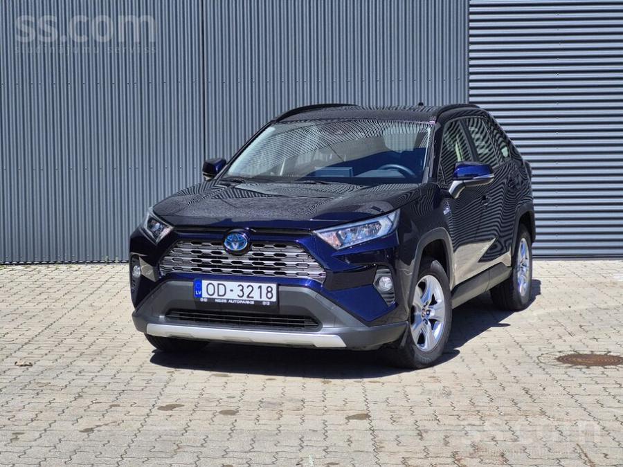 Zils Toyota RAV4 2021 Rīga, ar dzinēja tilpumu 2.50 L un nobraukumu 72 tūkst. km par 24500 €, foto 1 vietnē AUTOMOTO.COM.LV