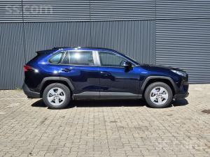 Zils Toyota RAV4 2021 Rīga, ar dzinēja tilpumu 2.50 L un nobraukumu 72 tūkst. km par 24500 €, foto 3 vietnē AUTOMOTO.COM.LV