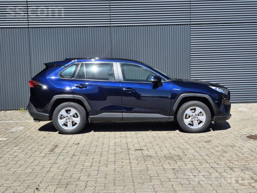Zils Toyota RAV4 2021 Rīga, ar dzinēja tilpumu 2.50 L un nobraukumu 72 tūkst. km par 24500 €, foto 3 vietnē AUTOMOTO.COM.LV