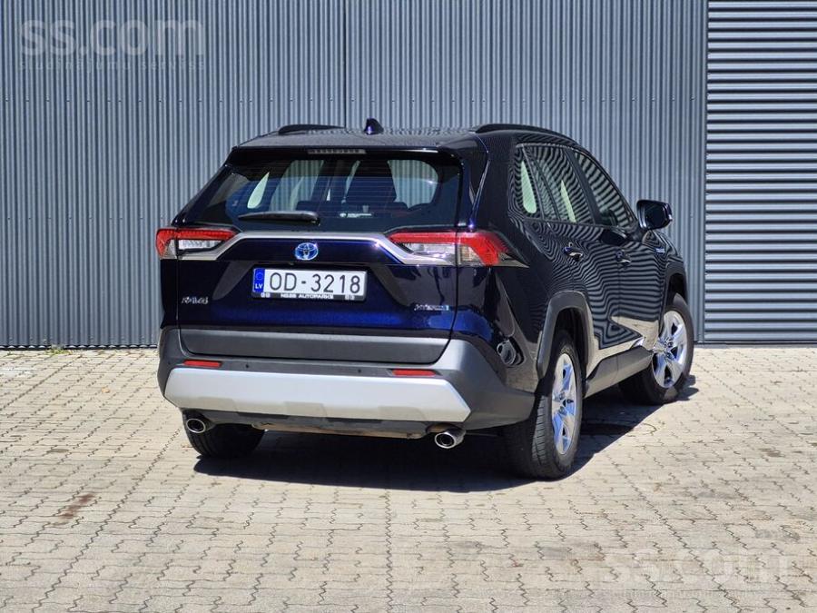Zils Toyota RAV4 2021 Rīga, ar dzinēja tilpumu 2.50 L un nobraukumu 72 tūkst. km par 24500 €, foto 4 vietnē AUTOMOTO.COM.LV