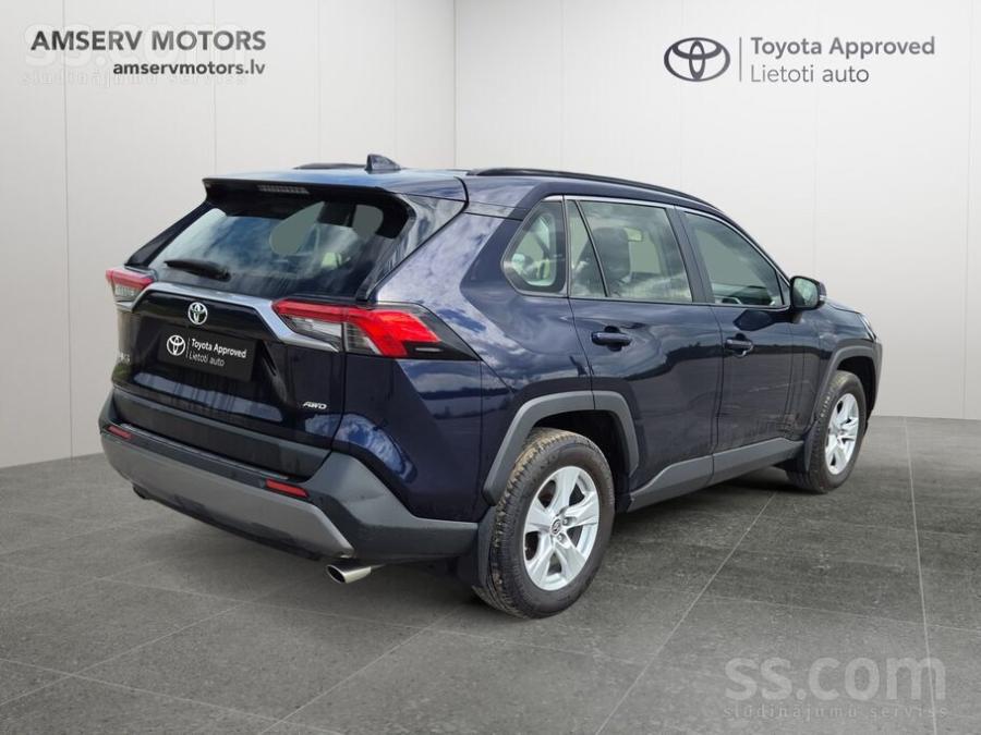 Zils Toyota RAV4 2021 Rīga, ar dzinēja tilpumu 2.00 L un nobraukumu 64 tūkst. km par 26900 €, foto 2 vietnē AUTOMOTO.COM.LV