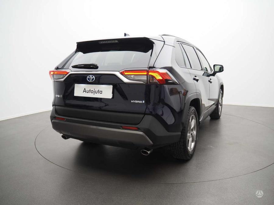 Zils Toyota RAV4 2021 Viļņa, ar dzinēja tilpumu 2.49 L un nobraukumu 64 tūkst. km par 28400 €, foto 4 vietnē AUTOMOTO.COM.LV