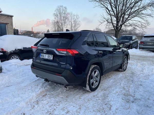 Blue Toyota RAV4 2021 in Kaunas, with an engine capacity of 2.49 L and mileage of 136 thousand km for 17400 €, photo 3 on AUTOMOTO.COM.LV