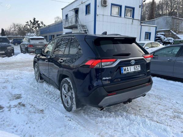 Blue Toyota RAV4 2021 in Kaunas, with an engine capacity of 2.49 L and mileage of 136 thousand km for 17400 €, photo 4 on AUTOMOTO.COM.LV