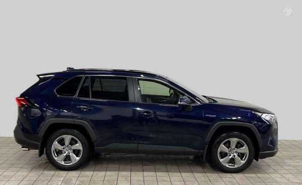 Blue Toyota RAV4 2021 in Kaunas, with an engine capacity of 2.49 L and mileage of 189 thousand km for 24000 €, photo 3 on AUTOMOTO.COM.LV
