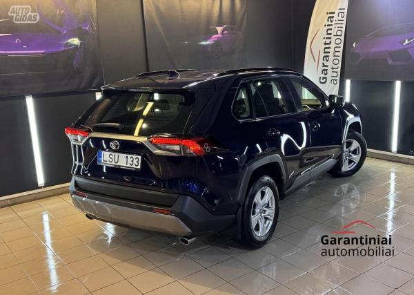 Zils Toyota RAV4 2021 Avižieniai, ar dzinēja tilpumu 2.00 L un nobraukumu 85 tūkst. km par 21500 €, foto 2 vietnē AUTOMOTO.COM.LV