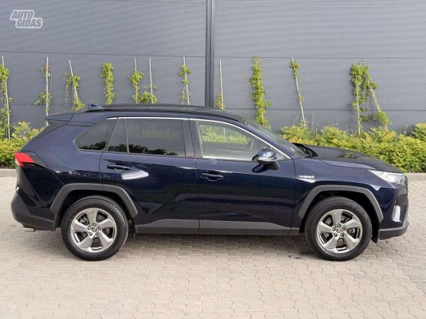 Zils Toyota RAV4 2021 Viļņa, ar dzinēja tilpumu 2.50 L un nobraukumu 85 tūkst. km par 26850 €, foto 4 vietnē AUTOMOTO.COM.LV