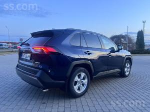 Zils Toyota RAV4 2021 Rīga, ar dzinēja tilpumu 2.50 L un nobraukumu 136 tūkst. km par 23900 €, foto 4 vietnē AUTOMOTO.COM.LV