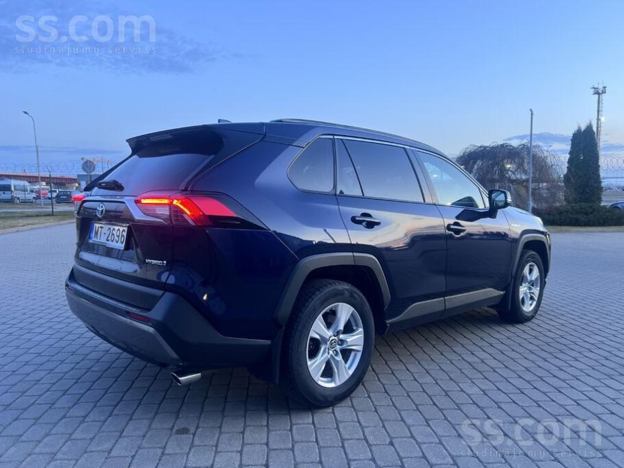 Zils Toyota RAV4 2021 Rīga, ar dzinēja tilpumu 2.50 L un nobraukumu 136 tūkst. km par 23900 €, foto 4 vietnē AUTOMOTO.COM.LV