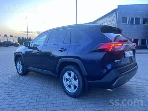 Zils Toyota RAV4 2021 Rīga, ar dzinēja tilpumu 2.50 L un nobraukumu 136 tūkst. km par 23900 €, foto 5 vietnē AUTOMOTO.COM.LV