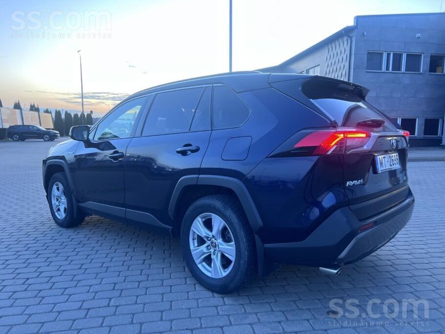 Zils Toyota RAV4 2021 Rīga, ar dzinēja tilpumu 2.50 L un nobraukumu 136 tūkst. km par 23900 €, foto 5 vietnē AUTOMOTO.COM.LV