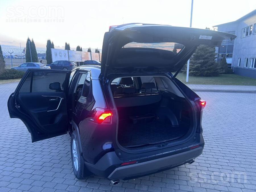 Zils Toyota RAV4 2021 Rīga, ar dzinēja tilpumu 2.50 L un nobraukumu 136 tūkst. km par 23900 €, foto 6 vietnē AUTOMOTO.COM.LV