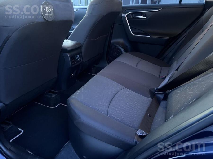Zils Toyota RAV4 2021 Rīga, ar dzinēja tilpumu 2.50 L un nobraukumu 136 tūkst. km par 23900 €, foto 8 vietnē AUTOMOTO.COM.LV