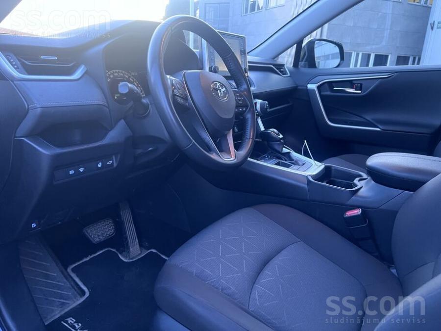 Zils Toyota RAV4 2021 Rīga, ar dzinēja tilpumu 2.50 L un nobraukumu 136 tūkst. km par 23900 €, foto 9 vietnē AUTOMOTO.COM.LV