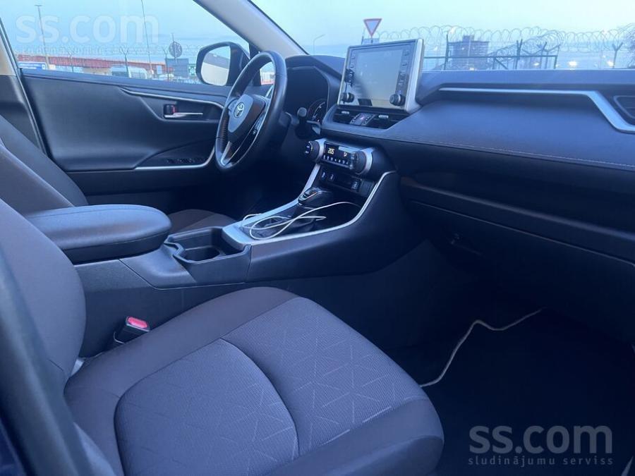 Zils Toyota RAV4 2021 Rīga, ar dzinēja tilpumu 2.50 L un nobraukumu 136 tūkst. km par 23900 €, foto 11 vietnē AUTOMOTO.COM.LV