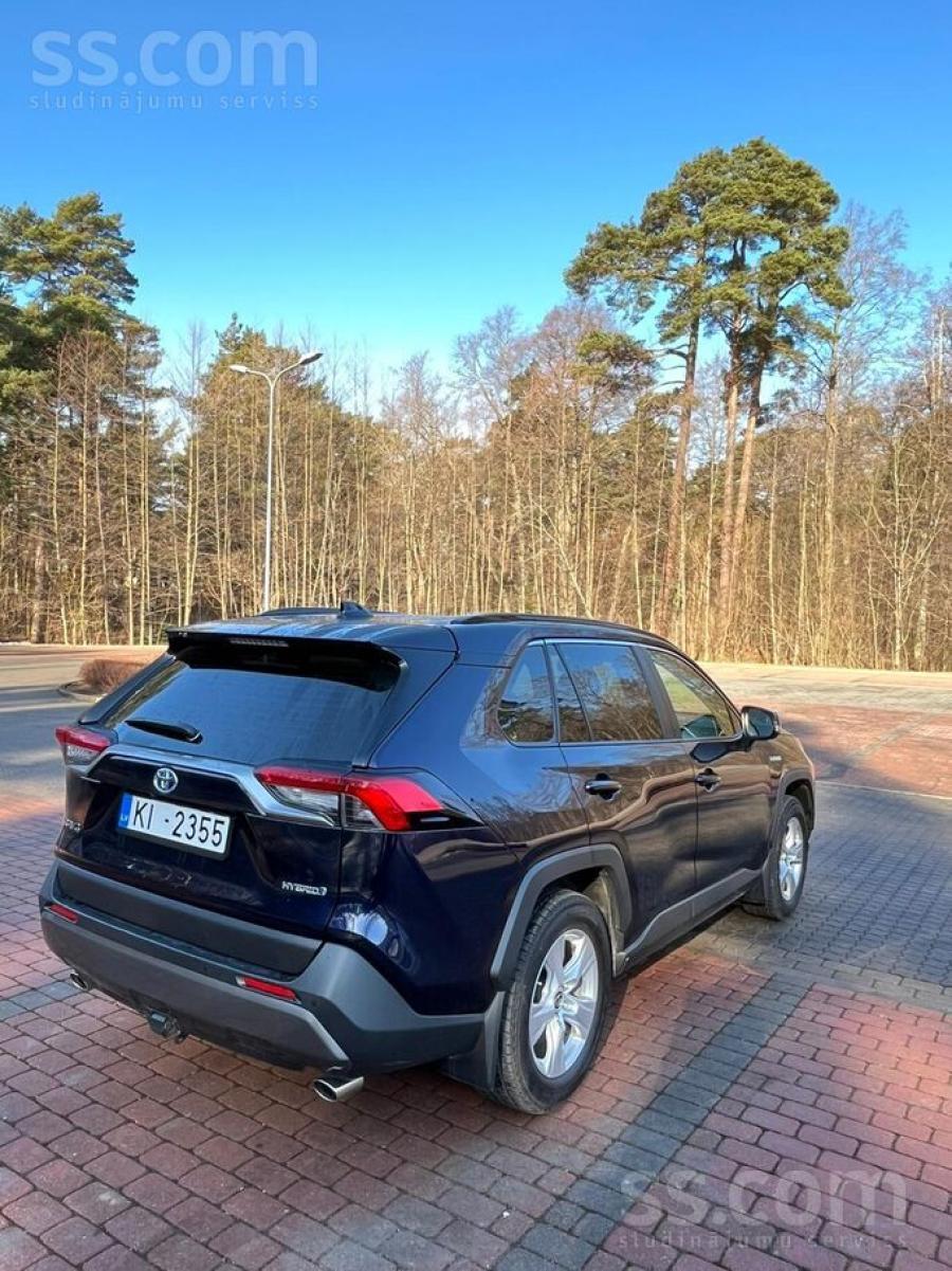 Zils Toyota RAV4 2021 Ventspils, ar dzinēja tilpumu 2.50 L un nobraukumu 82 tūkst. km par 26700 €, foto 3 vietnē AUTOMOTO.COM.LV