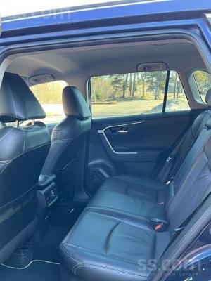 Zils Toyota RAV4 2021 Ventspils, ar dzinēja tilpumu 2.50 L un nobraukumu 82 tūkst. km par 26700 €, foto 8 vietnē AUTOMOTO.COM.LV