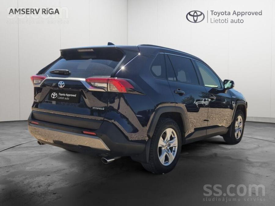 Blue Toyota RAV4 2021 in Riga, with an engine capacity of 2.50 L and mileage of 138 thousand km for 26400 €, photo 3 on AUTOMOTO.COM.LV
