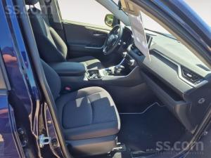Blue Toyota RAV4 2021 in Riga, with an engine capacity of 2.50 L and mileage of 138 thousand km for 26400 €, photo 7 on AUTOMOTO.COM.LV