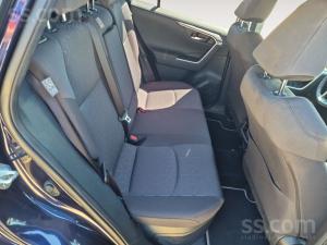 Blue Toyota RAV4 2021 in Riga, with an engine capacity of 2.50 L and mileage of 138 thousand km for 26400 €, photo 8 on AUTOMOTO.COM.LV