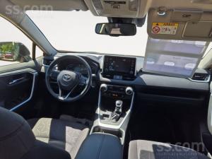 Blue Toyota RAV4 2021 in Riga, with an engine capacity of 2.50 L and mileage of 138 thousand km for 26400 €, photo 9 on AUTOMOTO.COM.LV