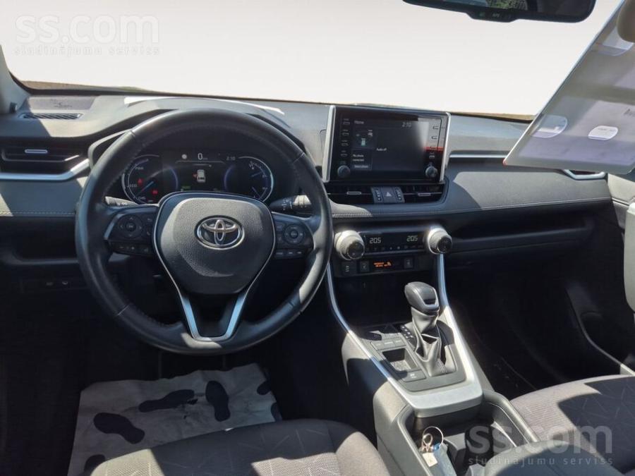 Blue Toyota RAV4 2021 in Riga, with an engine capacity of 2.50 L and mileage of 138 thousand km for 26400 €, photo 10 on AUTOMOTO.COM.LV