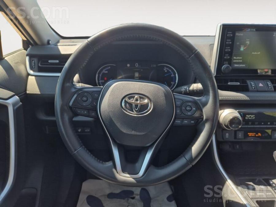 Blue Toyota RAV4 2021 in Riga, with an engine capacity of 2.50 L and mileage of 138 thousand km for 26400 €, photo 13 on AUTOMOTO.COM.LV