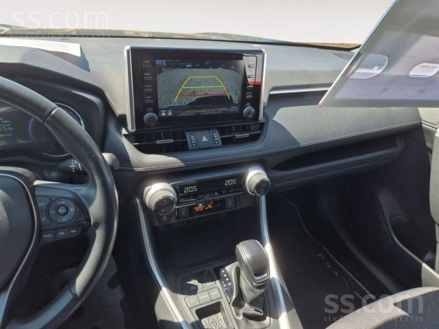 Blue Toyota RAV4 2021 in Riga, with an engine capacity of 2.50 L and mileage of 138 thousand km for 26400 €, photo 15 on AUTOMOTO.COM.LV