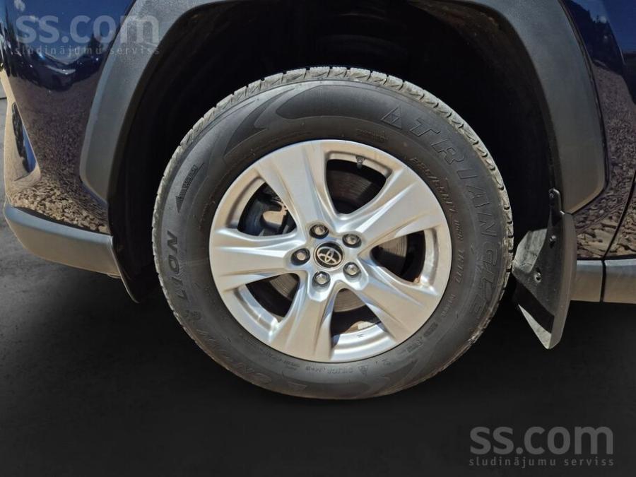 Blue Toyota RAV4 2021 in Riga, with an engine capacity of 2.50 L and mileage of 138 thousand km for 26400 €, photo 16 on AUTOMOTO.COM.LV