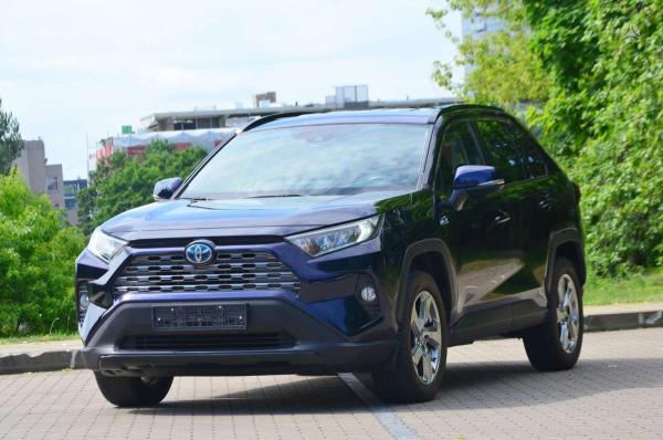 Zils Toyota RAV4 2021 Viļņa, ar dzinēja tilpumu 2.49 L un nobraukumu 150 tūkst. km par 24200 €, foto 1 vietnē AUTOMOTO.COM.LV