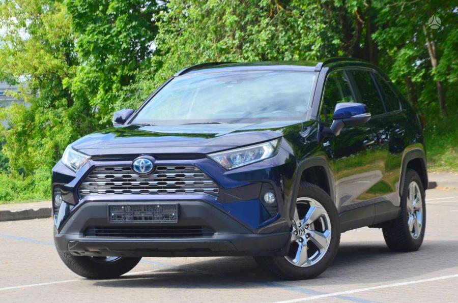 Blue Toyota RAV4 2021 in Vilnius, with an engine capacity of 2.49 L and mileage of 150 thousand km for 24200 €, photo 14 on AUTOMOTO.COM.LV