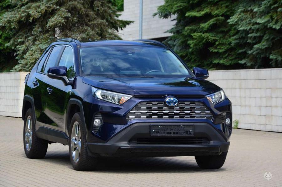 Blue Toyota RAV4 2021 in Vilnius, with an engine capacity of 2.49 L and mileage of 150 thousand km for 24200 €, photo 16 on AUTOMOTO.COM.LV
