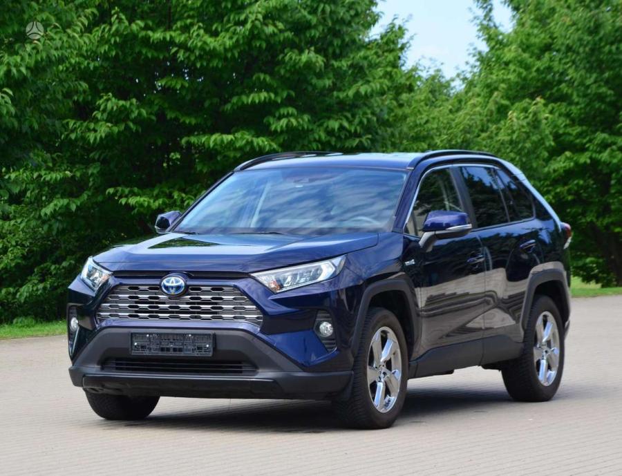 Blue Toyota RAV4 2021 in Vilnius, with an engine capacity of 2.49 L and mileage of 150 thousand km for 24200 €, photo 24 on AUTOMOTO.COM.LV