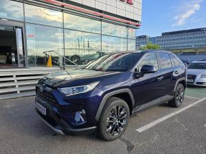 Blue Toyota RAV4 2021 in Vilnius, with an engine capacity of 2.49 L and mileage of 77 thousand km for 32850 €, photo  on AUTOMOTO.COM.LV