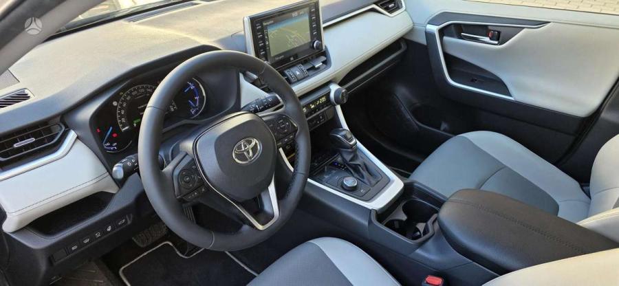 Blue Toyota RAV4 2021 in Vilnius, with an engine capacity of 2.49 L and mileage of 77 thousand km for 32850 €, photo 26 on AUTOMOTO.COM.LV