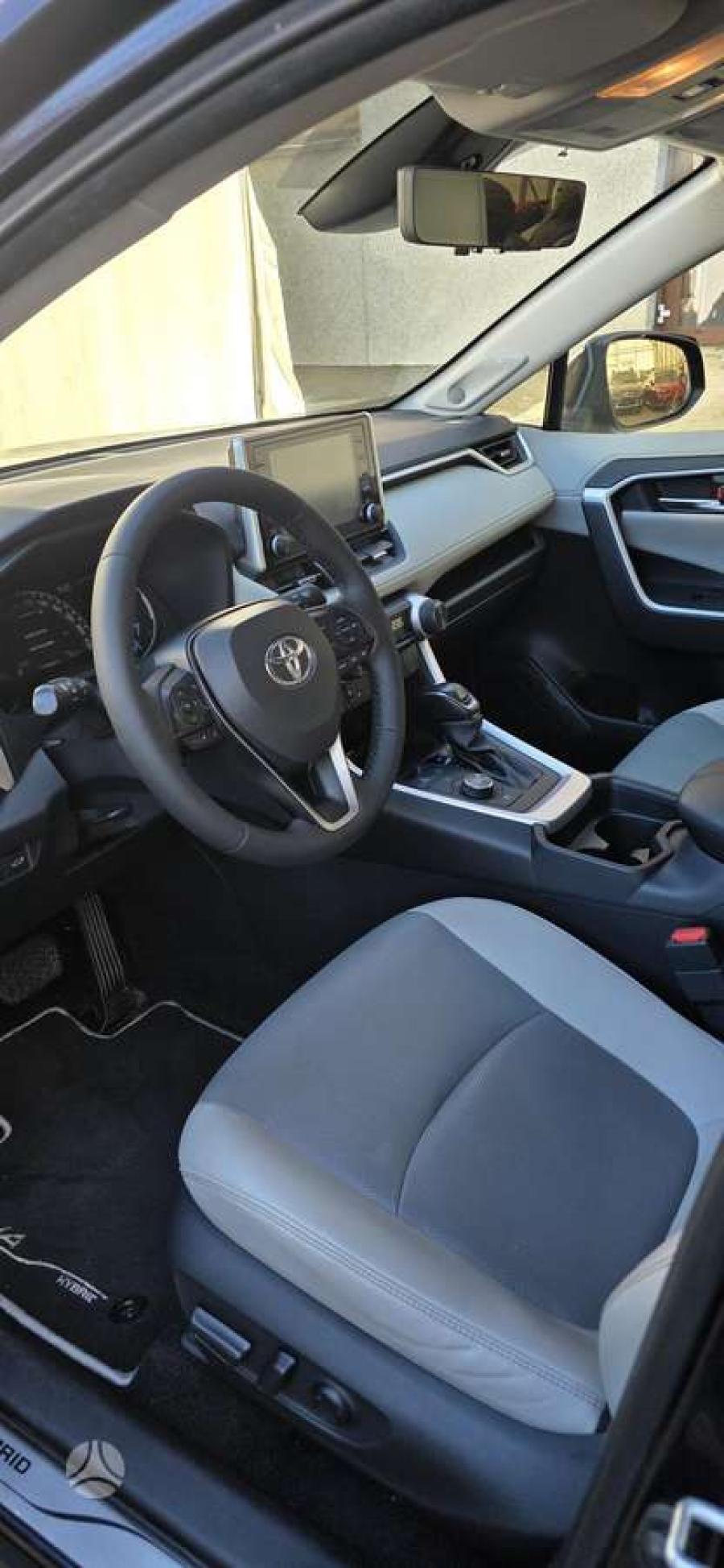 Blue Toyota RAV4 2021 in Vilnius, with an engine capacity of 2.49 L and mileage of 77 thousand km for 32850 €, photo 27 on AUTOMOTO.COM.LV
