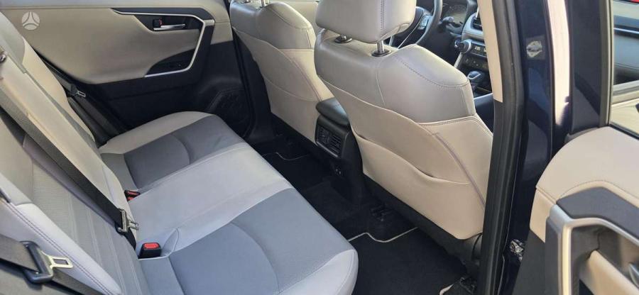 Blue Toyota RAV4 2021 in Vilnius, with an engine capacity of 2.49 L and mileage of 77 thousand km for 32850 €, photo 31 on AUTOMOTO.COM.LV