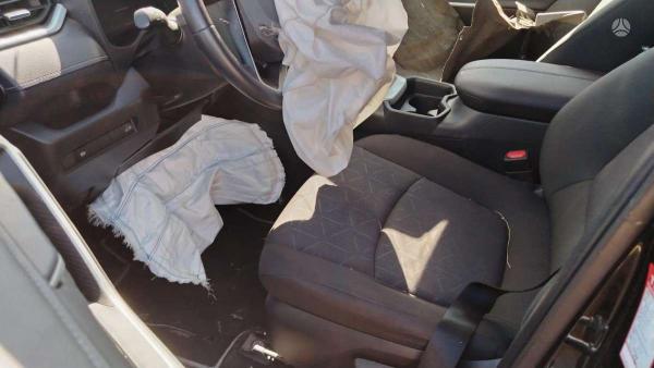 Zils Toyota RAV4 2021 Kauņa, ar dzinēja tilpumu 2.49 L un nobraukumu 90 tūkst. km par 10700 €, foto 5 vietnē AUTOMOTO.COM.LV