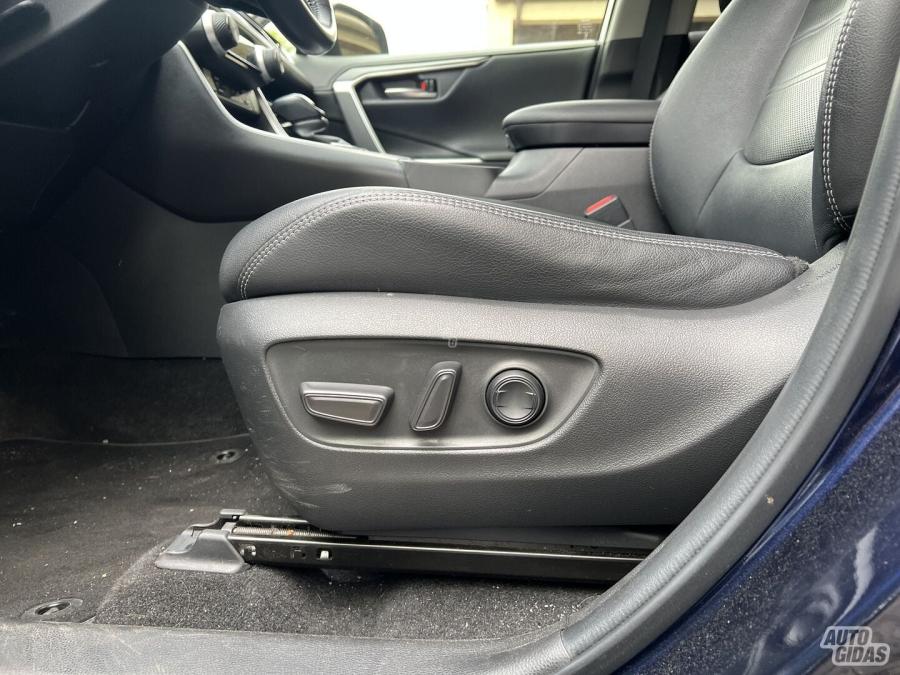 Zils Toyota RAV4 2021 Viļņa, ar dzinēja tilpumu 2.50 L un nobraukumu 116 tūkst. km par 25200 €, foto 15 vietnē AUTOMOTO.COM.LV